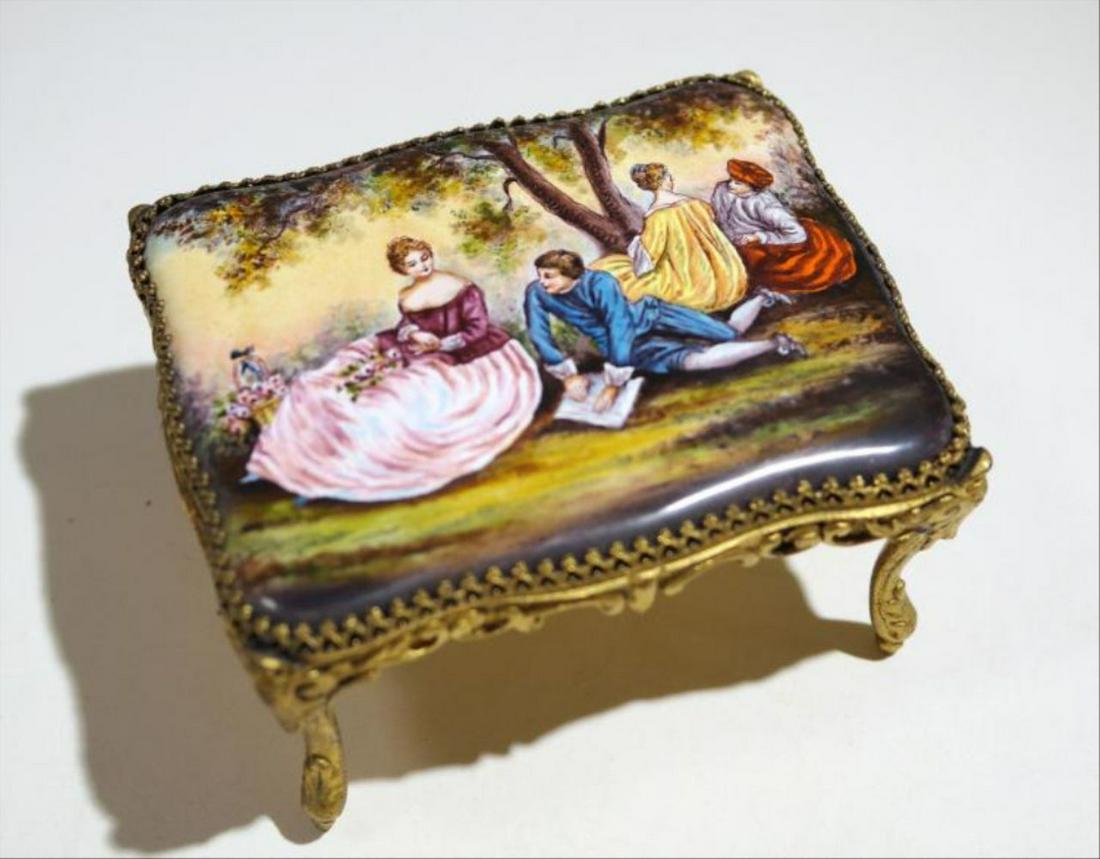 Swiss Music Box on Table - May 31, 2015 | Kaminski Auctions in MA
