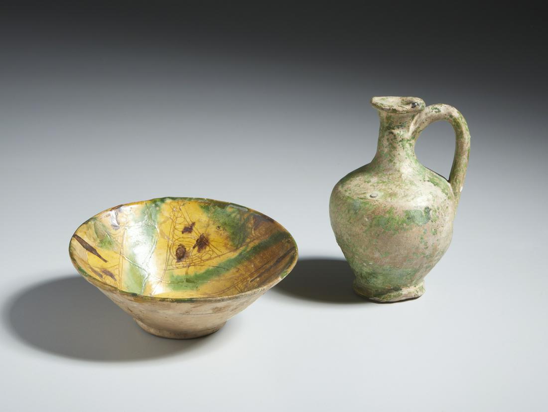 Arte Islamica An Early Islamic Green Glazed Jug And A Splashed Pottery ...