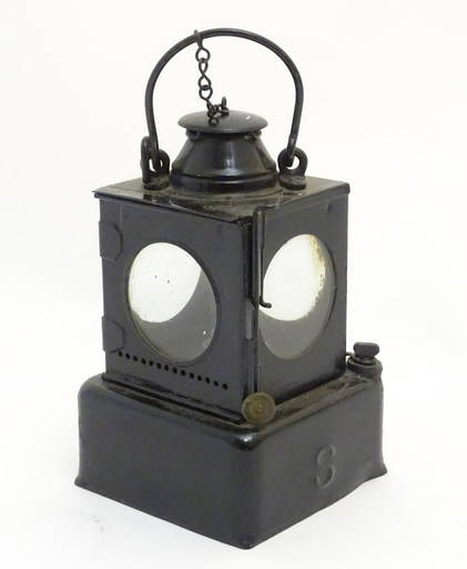 Railway Lamp : A Black Painted 'lner' Welch Patent Oil