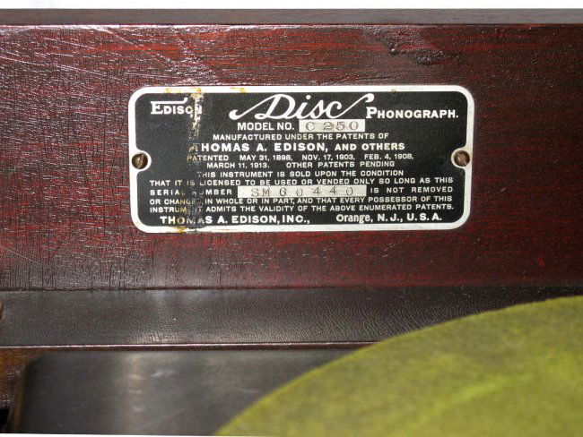 Edison Disc C250 Chippendale Phonograph Player : Lot 53