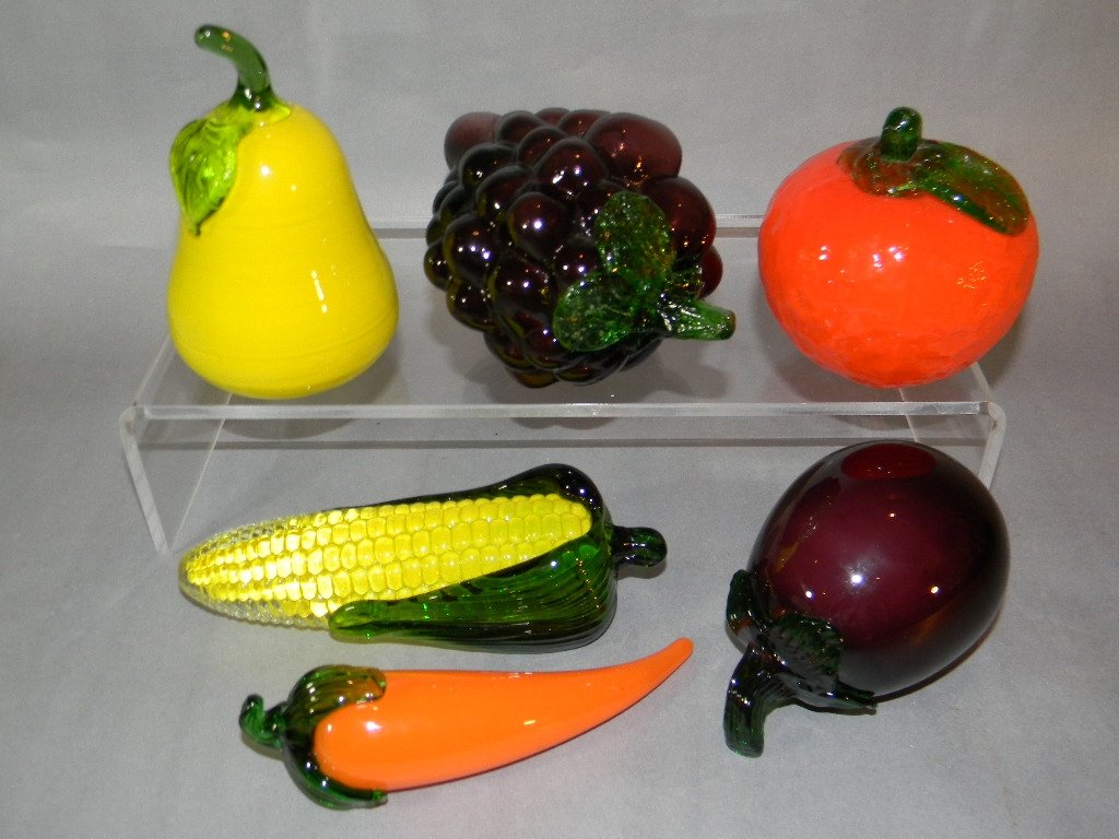 6 ITALIAN ART GLASS FRUITS AND VEGETABLES