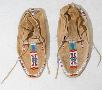 Lot Of Vintage Native American Beadwork, Buckskin Leggings