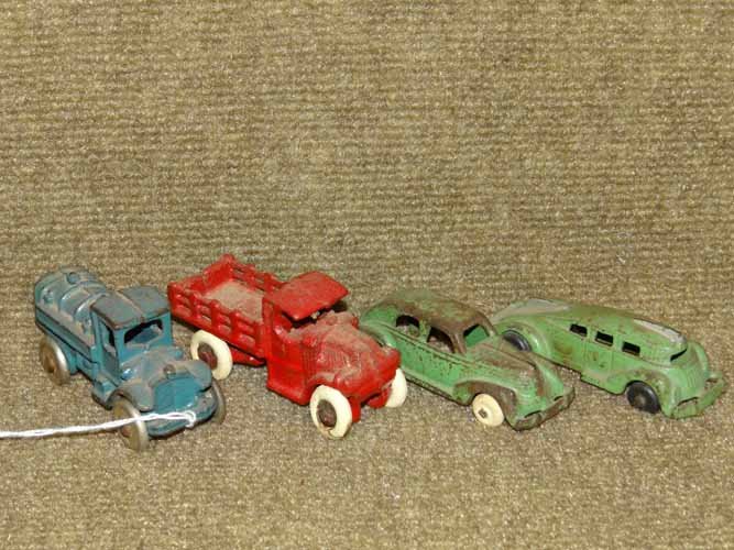 (4) Cast Iron Cars/trucks