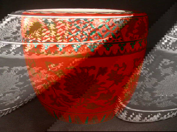 Gold Imari Hand Painted Cache Pot