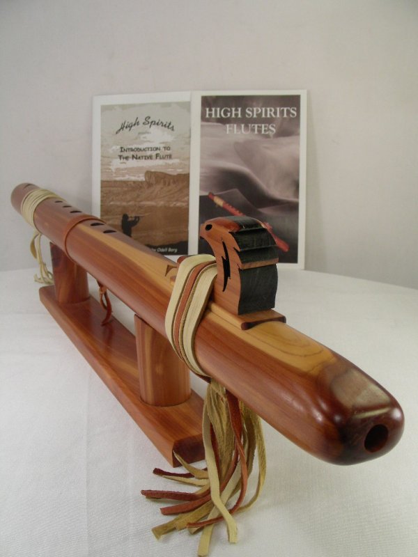 5: HIGH SPIRITS CONDOR NATIVE AMERICAN FLUTE W/STAND
