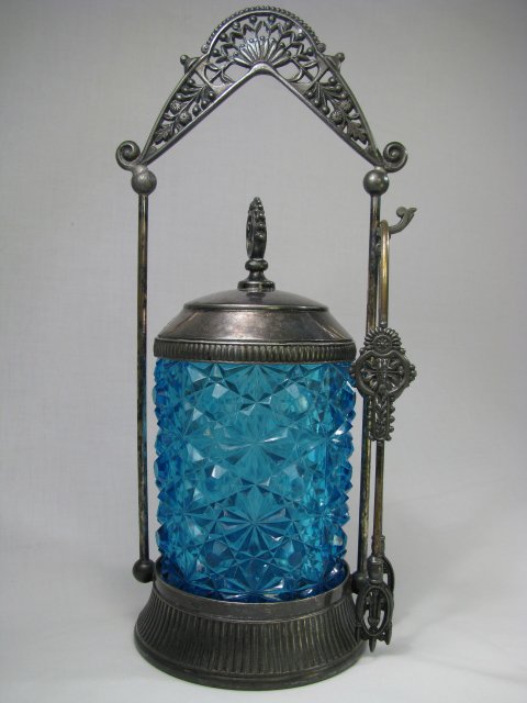 724: 19TH CENTURY BLUE DAISY & BUTTON PICKLE CASTOR