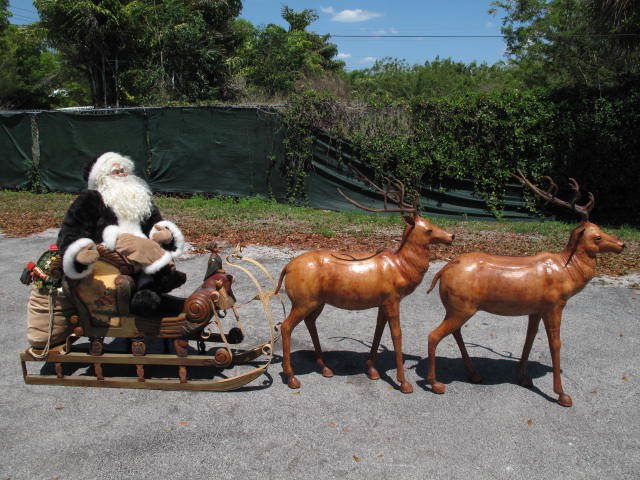 Santa Claus Sleigh & Reindeer Display