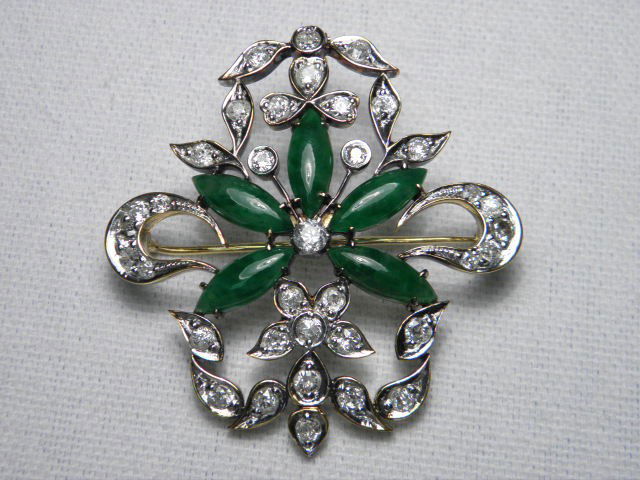 18 Kt Diamond & Jade Brooch