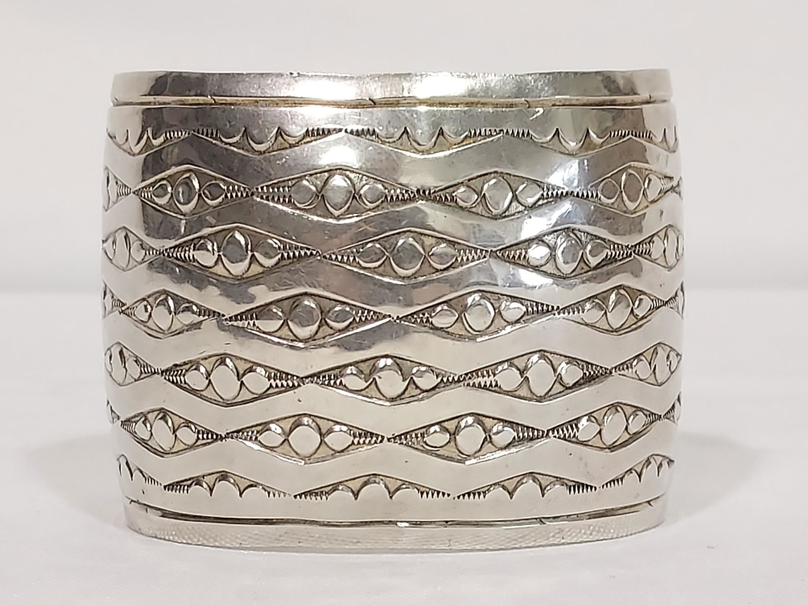 Douglas Etsitty Navajo Sterling Silver Bracelet Auction