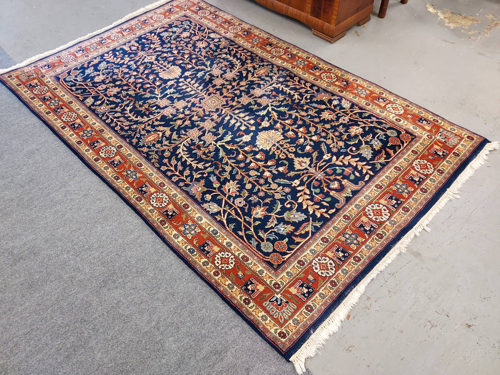 Indian Hand Knotted Wool Rug 5' X 8' Auction