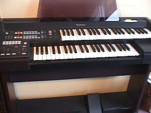 1145: TECHNICS SX-EA1 ELECTRIC KEYBOARD PIANO