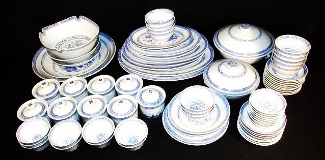 CHINESE BLUE & WHITE RICE PATTERN DINNERWARE: 76 PCS