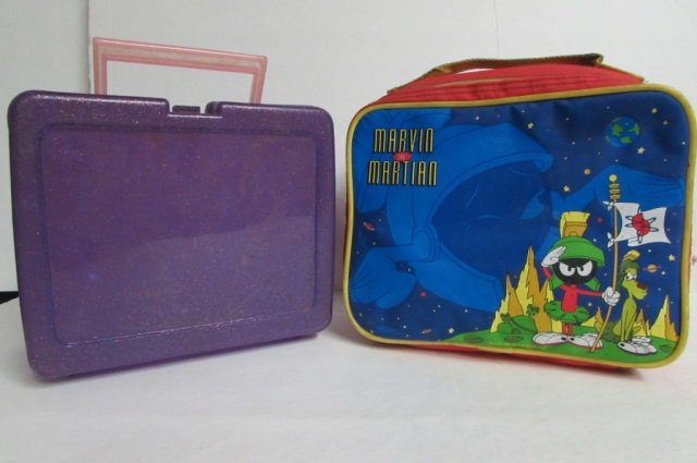 2 LUNCH BOXES MARVIN THE MARTIAN LUNCH BOX INCLUDES