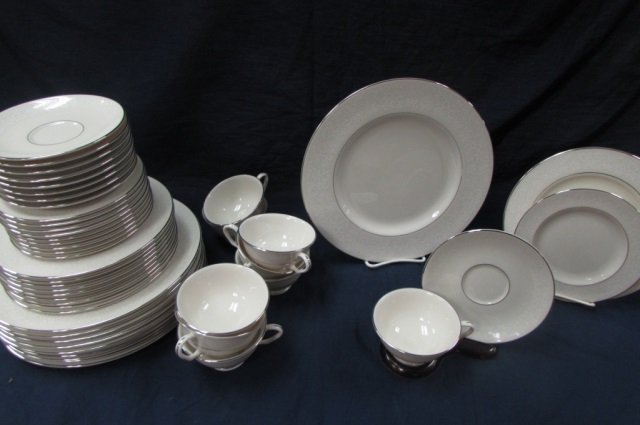 PICKARD CHINA "BROCADE" PATTERN EIGHT 5 PIECE PLACE