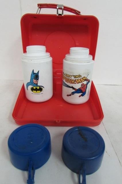 1985 GOONIES PLASTIC LUNCH BOX : Lot 375