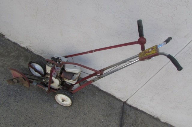 VINTAGE GAS POWERED LAWN EDGER
