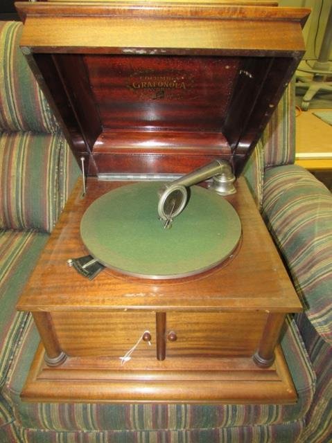COLUMBIA GRAFONOLA FAVORITE ANTIQUE PHONOGRAPH