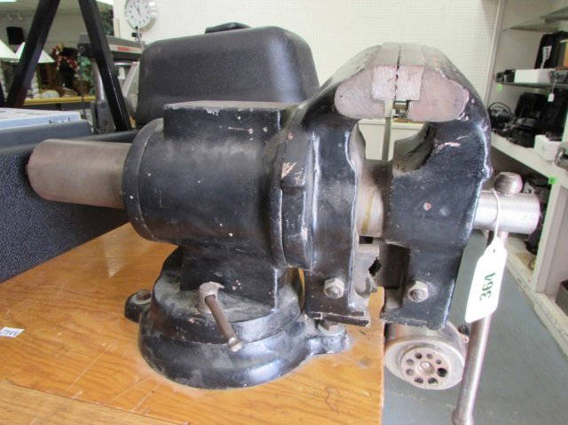 Custome Work Bench With Alltrade Bench Vice