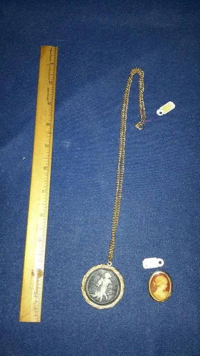 Vintage Cameo Pin And Necklace (2)