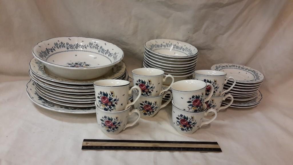 Tablemates Homestead Collection Dishware (42)