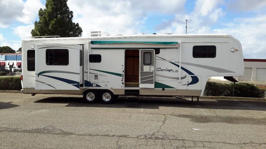2001 Carriage 5th Wheel Rv