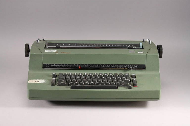 Vintage Ibm Selectric Ii Correcting Typewriter
