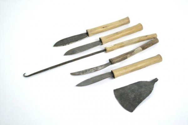 707: PRIMITIVE AFRICAN TATTOOING TOOLS