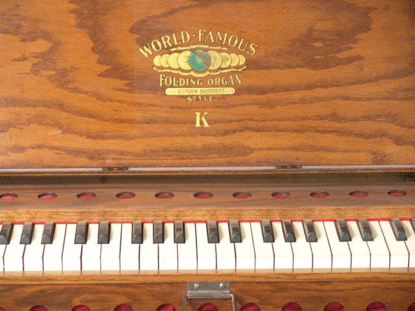 Bilhorn Folding Missionary Organ Style K