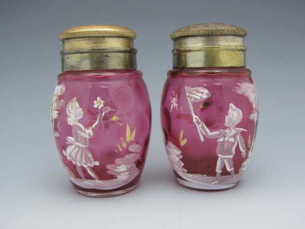 A PAIR OF MARY GREGORY VICTORIAN SHAKERS