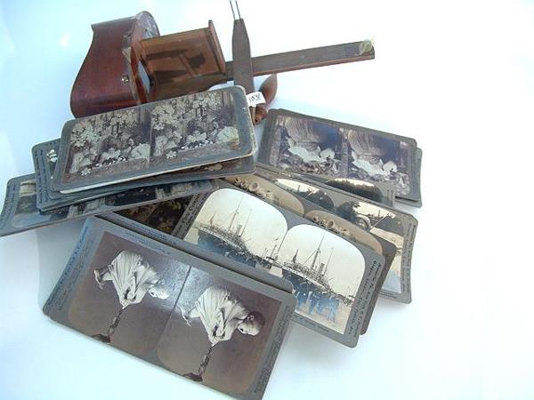 Antique Stereo Card Viewer With 40 Cards Keystone