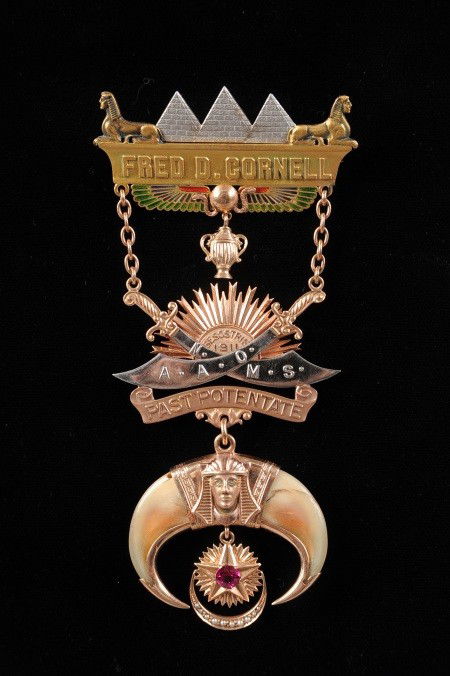 AN AAOMS SESOSTRIS TEMPLE PAST POTENTATE JEWEL