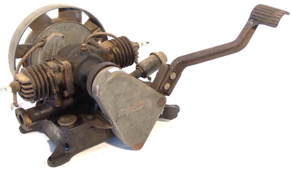MAYTAG TWO CYLINDER ENGINE MODEL 72D - Aug 28, 2005 | Soulis Auctions in MO