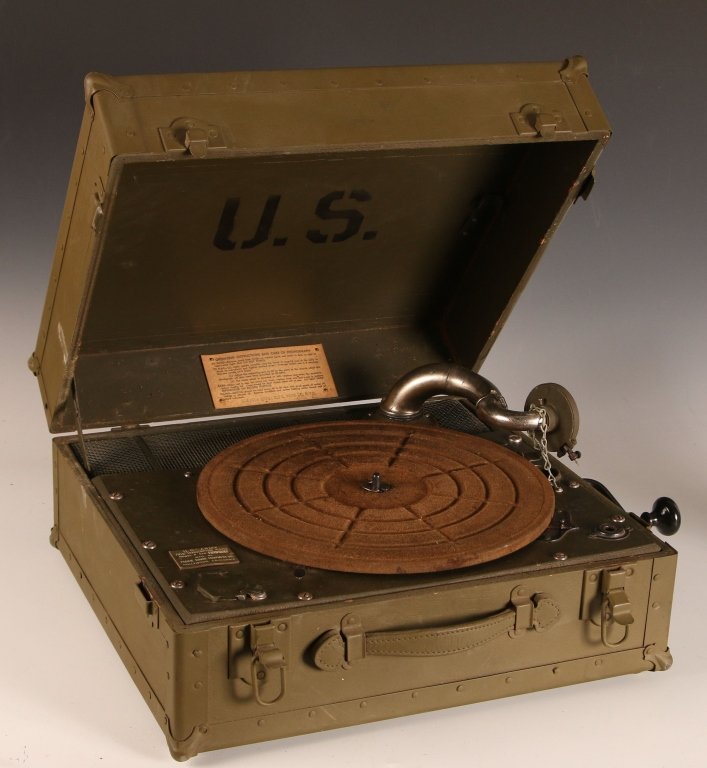 WWII US ARMY MODEL 8 78 RPM RECORD PLAYER