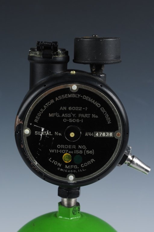 WWII ARMY AIR FORCE WALK AROUND OXYGEN BOTTLE : Lot 166