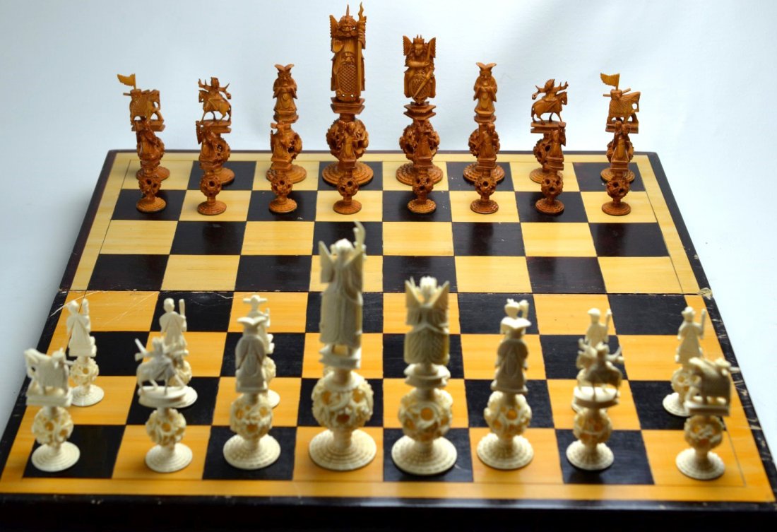 CARVED IVORY CHESS SET
