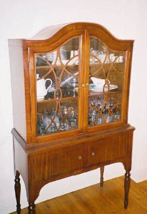 Duncan Fife Mahogany Veneer China Cabin