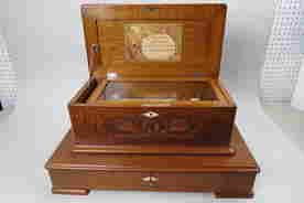 Orchestral Music Box. - Jul 22, 2017 | Dan Morphy Auctions in PA