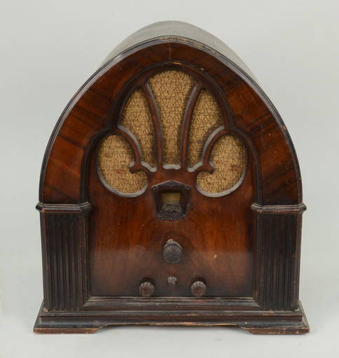 Philco Model 90 Cathedral Radio; Height: 18 1//2 Inches