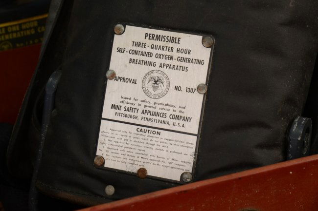 M.s.a. CHEMOX OXYGEN BREATHING APPARATUS, Bureau of Min : Lot 911