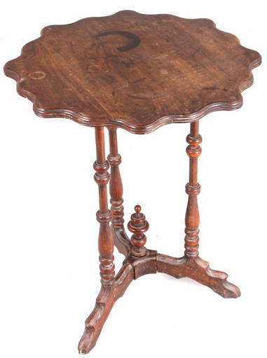 Early Colonial Style Spindle Leg Pallor Table