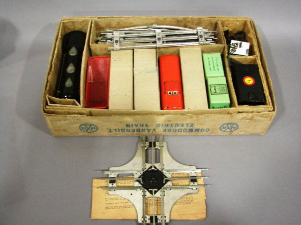 3618: Marx Commodore Vanderbilt with 6 red/white frames