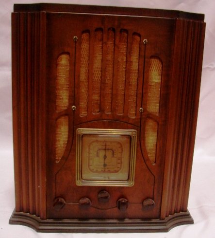 Ge, Model A82 Table Top Radio