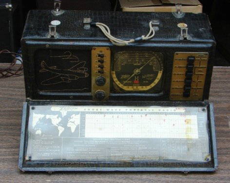 Zenith Short Wave Port. Radio Bomber Model 7g605