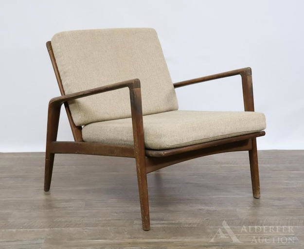 Mid Century Modern Lounge Chair