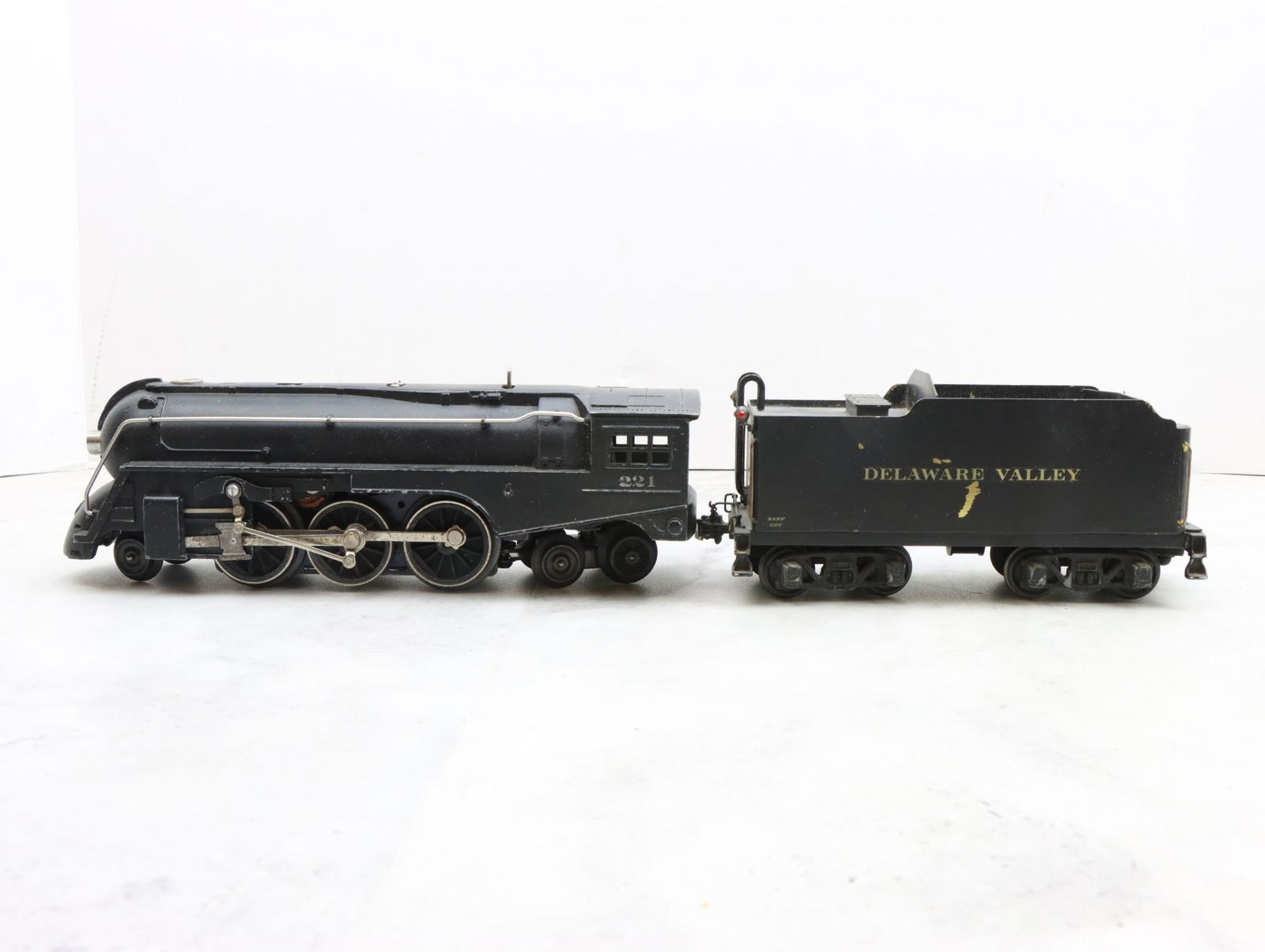 Lionel Trains 221 Locomotive And Varney Tender