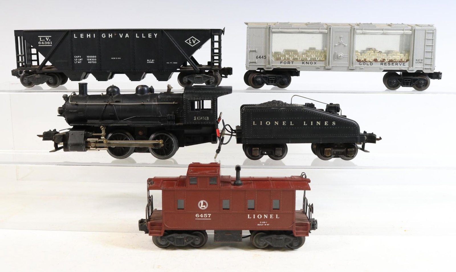 Lionel Steam Engine And Train Cars