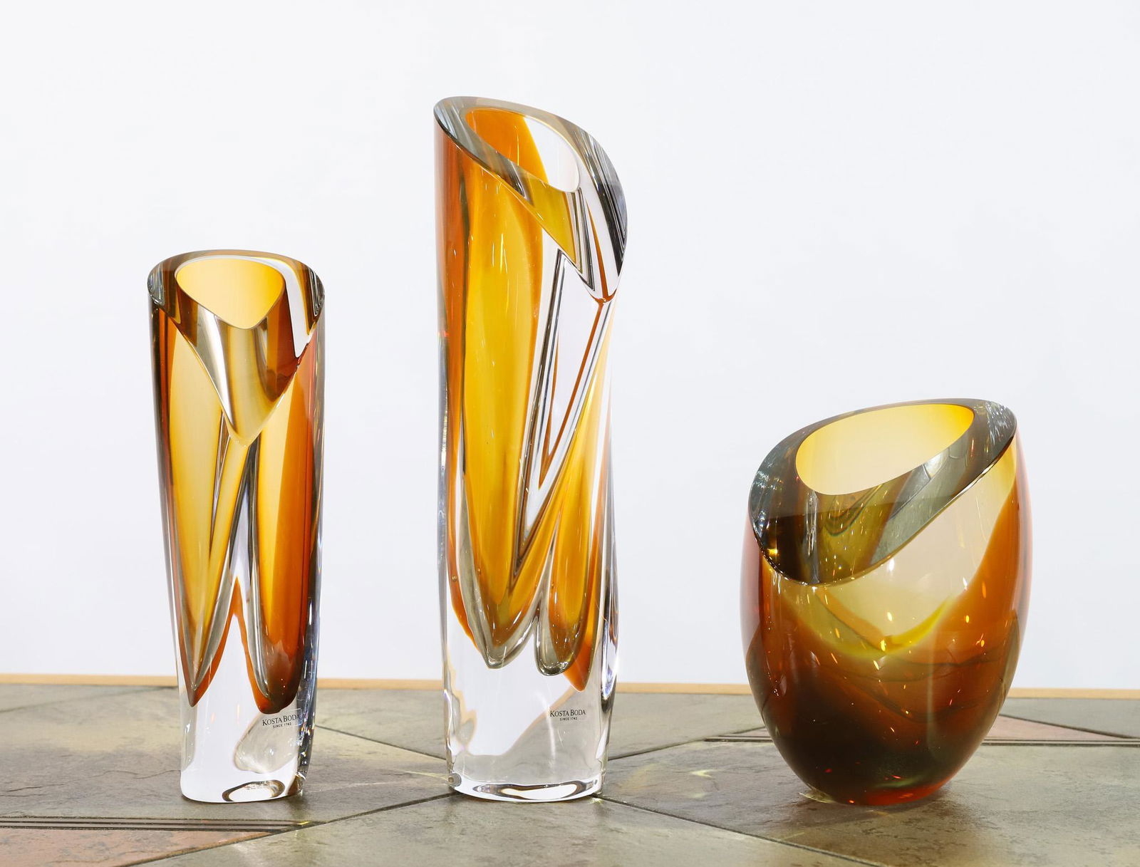 Goran Warff Kosta Boda Sarabond Amber Vases Auction