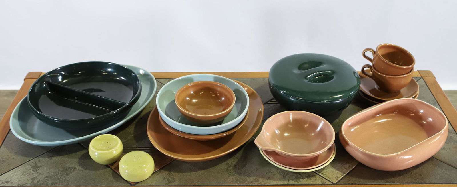 Russel Wright Dinnerware Auction