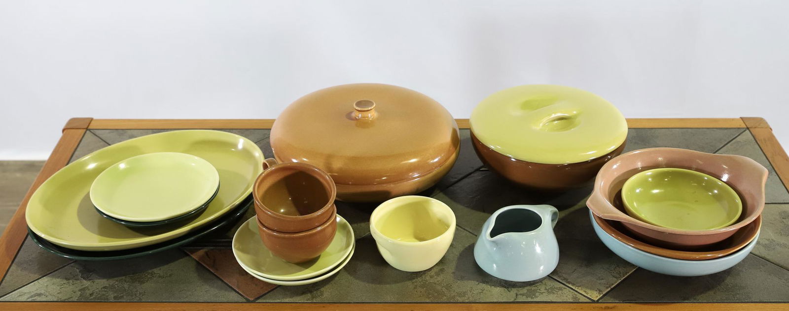 Russel Wright Dinnerware Auction