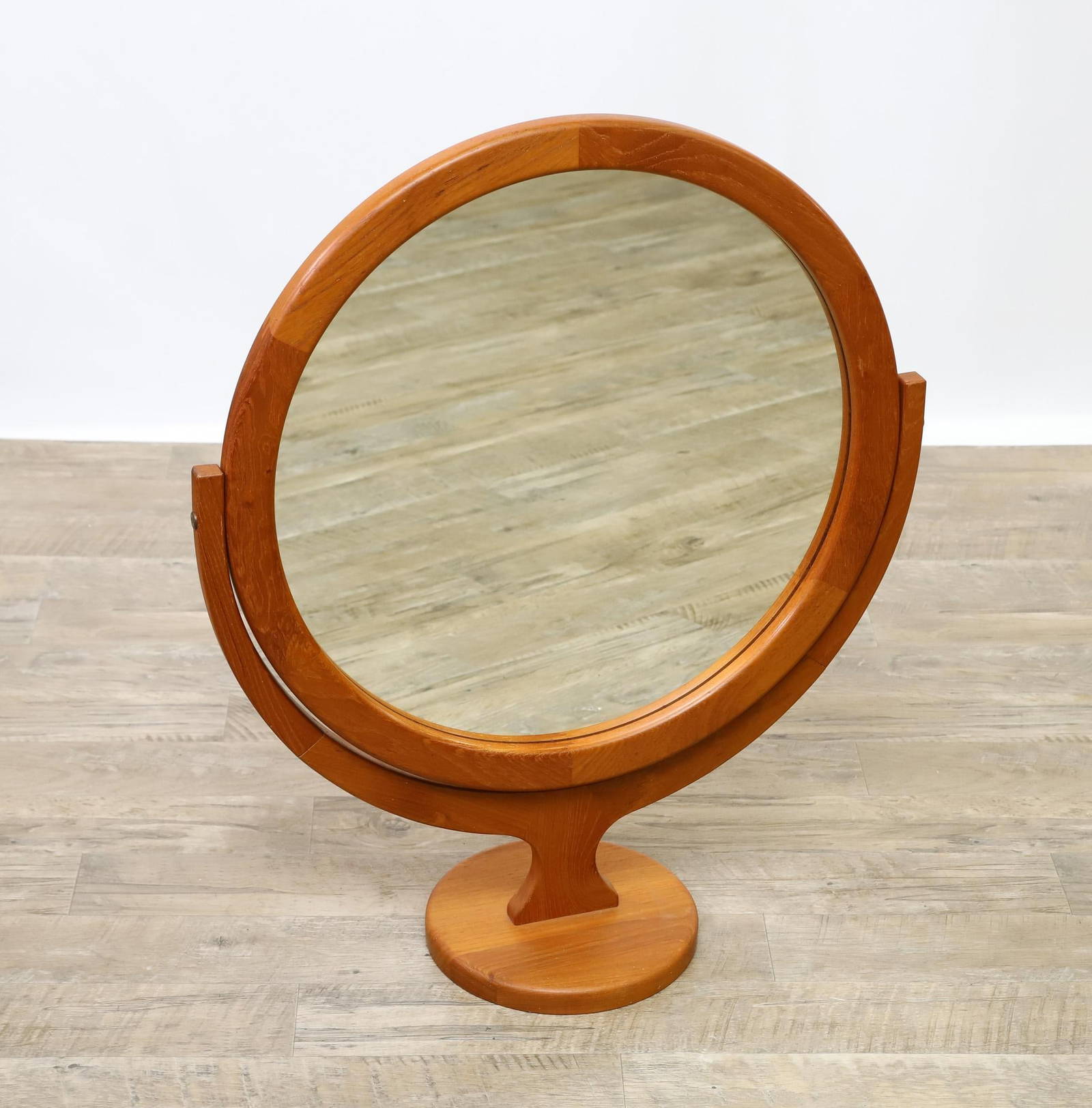 Pedersen And Hansen Mirror On Stand Auction